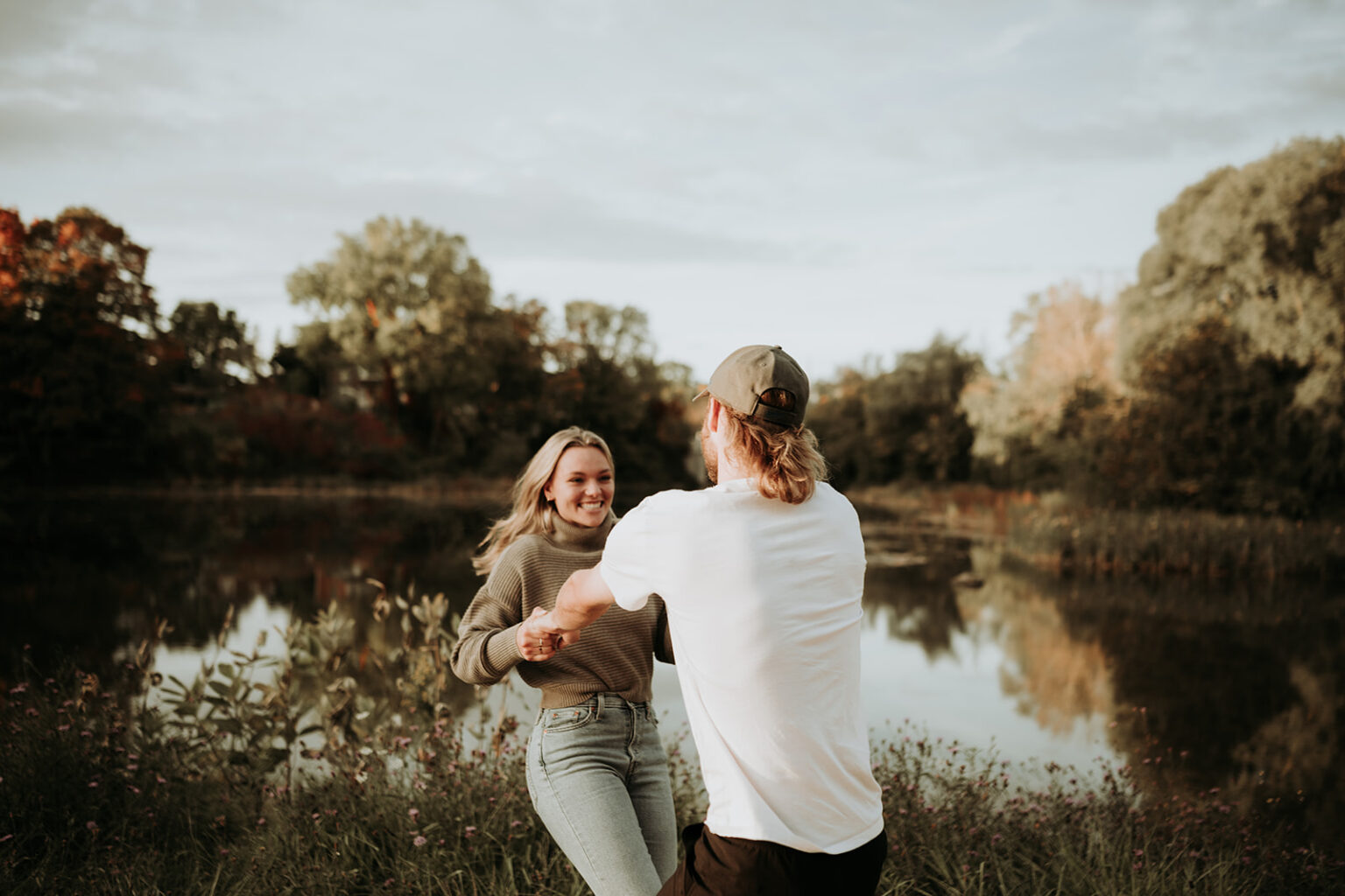 Couple Posing Prompts: Must-Try Poses and Photography Tips