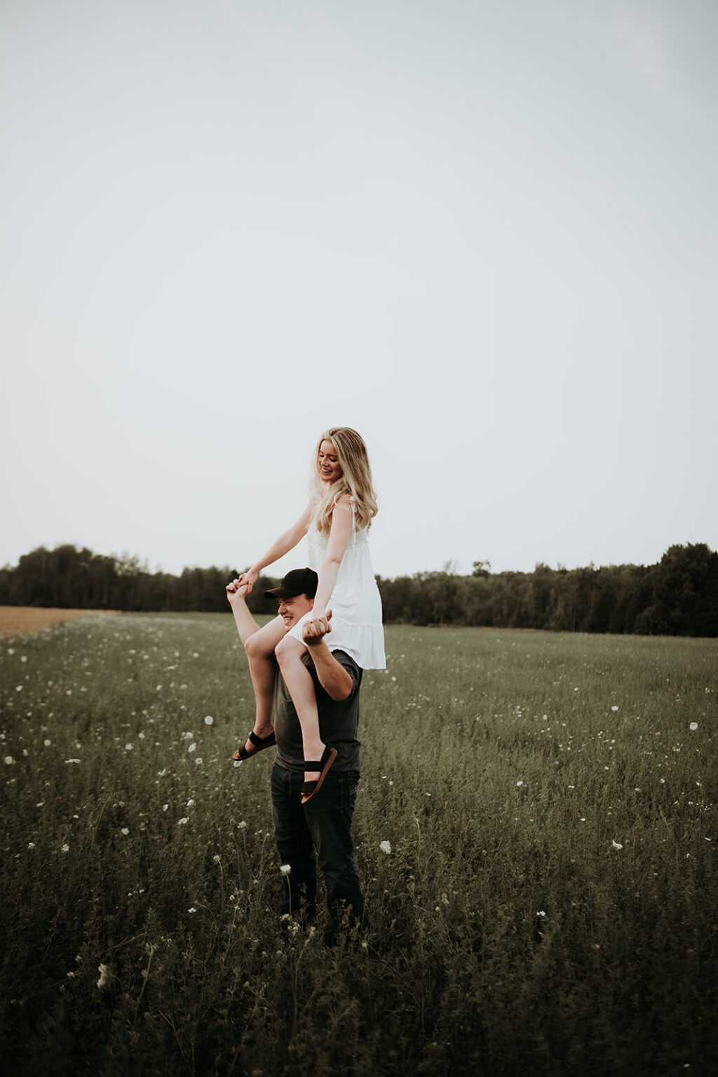Couple Posing Prompts: Must-Try Poses and Photography Tips
